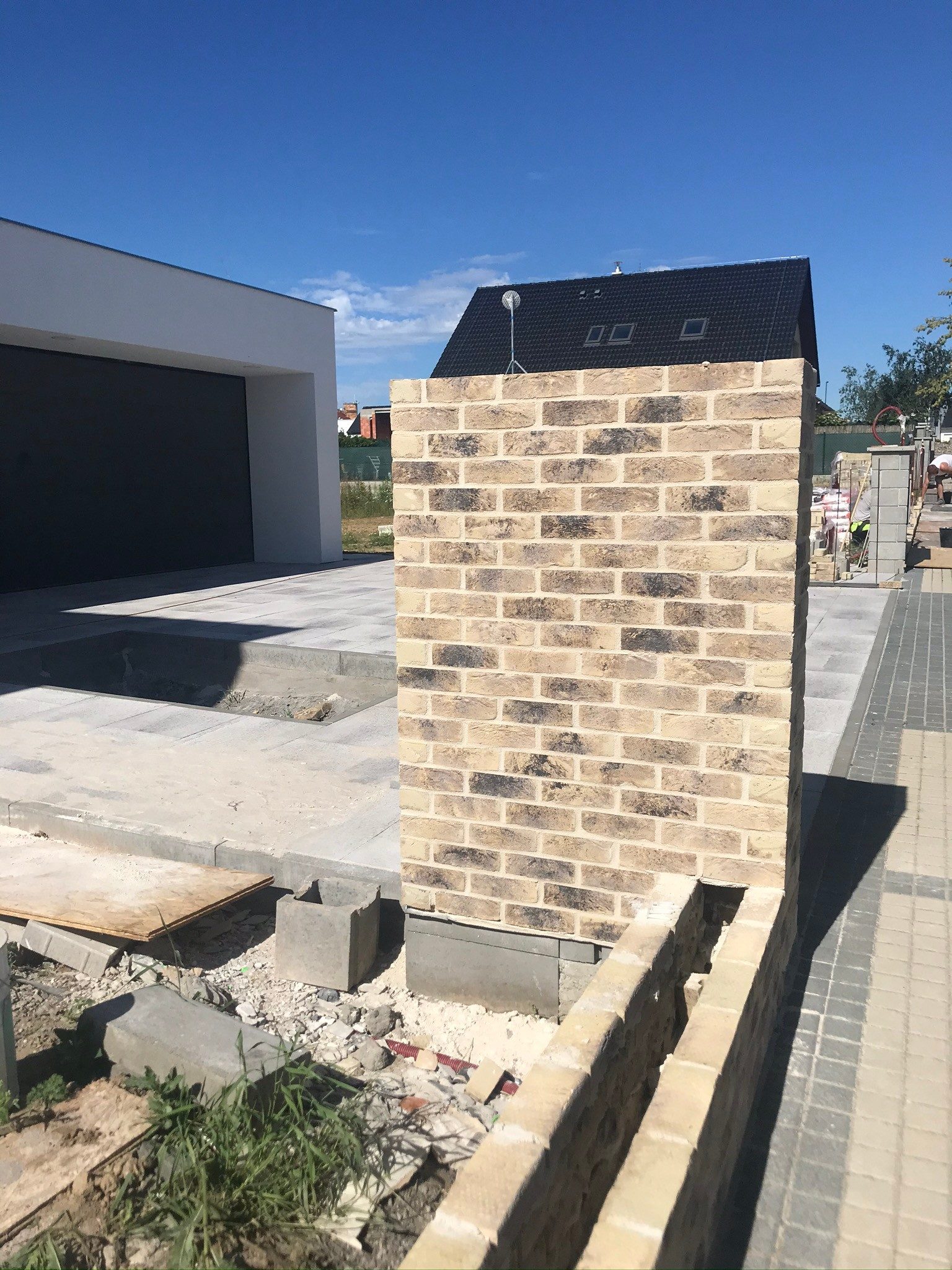 Zděný plot z pálených cihel Terca